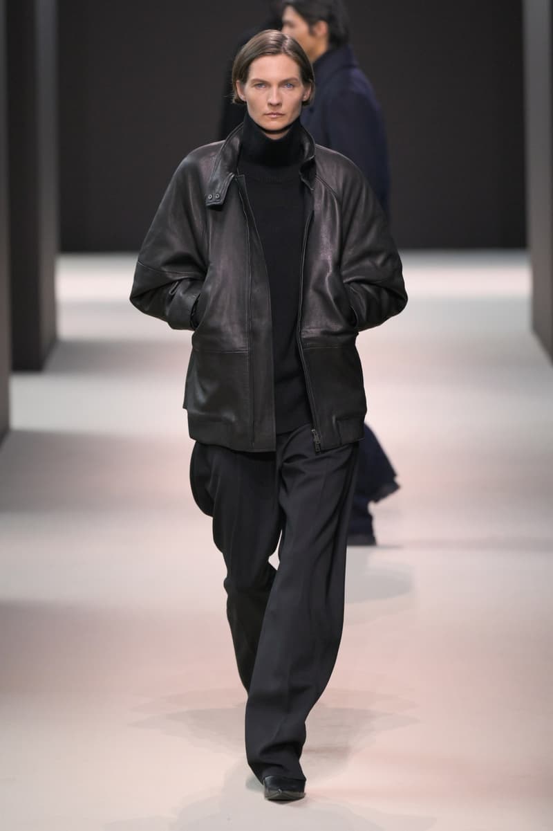 比雲朵包更率性：COS 2024 秋冬大秀，這款「PILLOW Quilted Bag」預測將成 It Bag！ - POPBEE