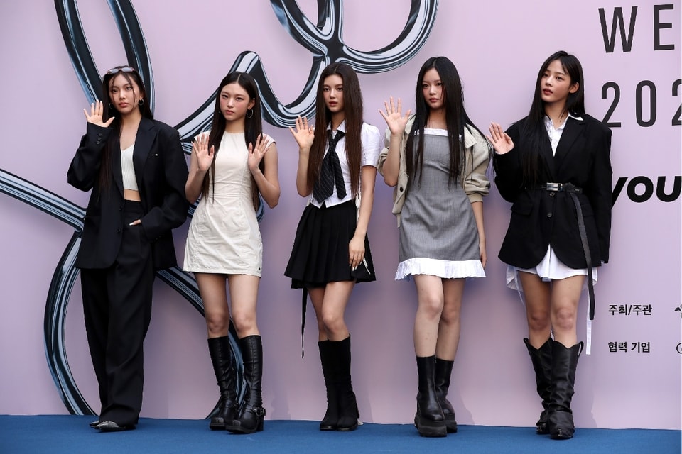 首爾時裝周正式開鑼！NewJeans 再次成為代言人，閃亮姿態驚艷全場 - POPBEE