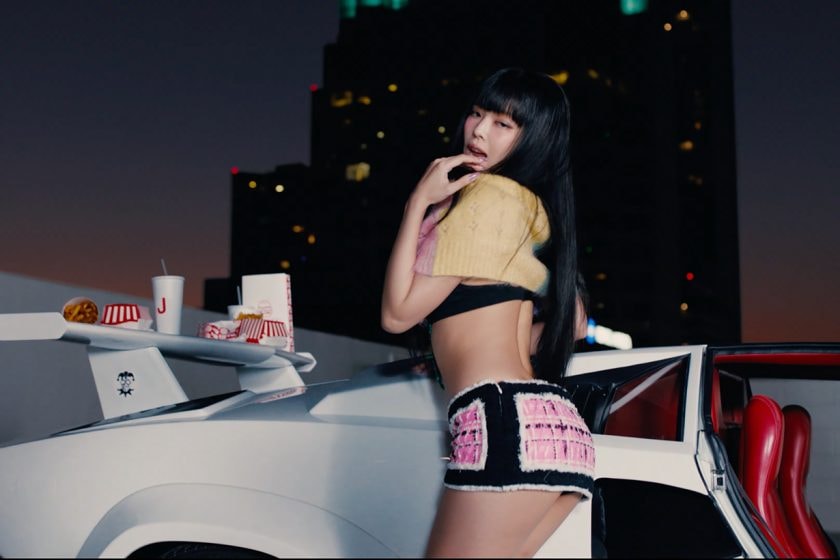 Jennie〈Mantra〉MV 穿搭解析：根本是辣妹穿搭教科書，整理 5 個漂亮女生造型！ - POPBEE