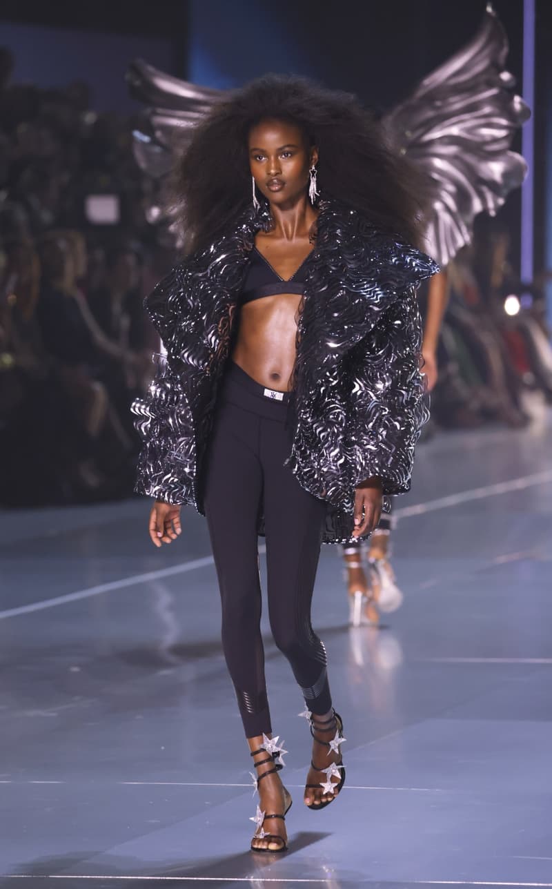 Victoria's Secret 大秀回來了！Cher、Lisa 精彩演出、超模們華麗唯美造型一次看！ - POPBEE