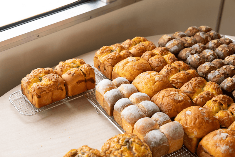 藏在火車上的麵包咖啡店：高雄可愛新地標 Horli Cafe 悄悄開始試營運了！ - POPBEE