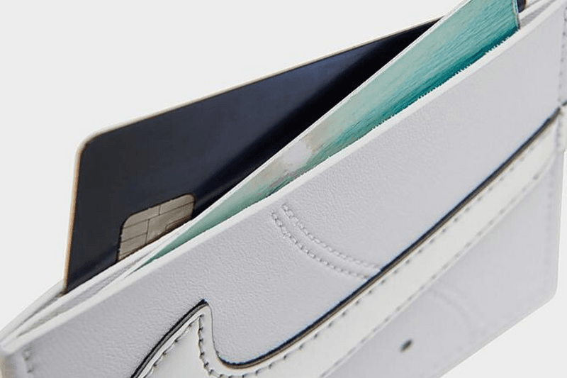 把球球鞋變成縮小版：Nike 一推出就缺貨的 Card Wallet 時髦新顏色偷偷上架！ - POPBEE