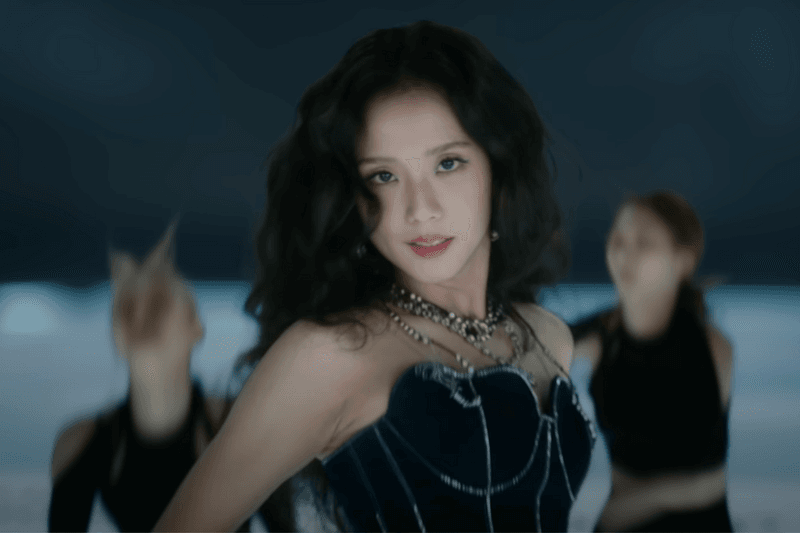 Jisoo 情人節帶來新歌！找來車勝元驚喜合作〈earthquake〉MV 熱騰騰公開！ - POPBEE