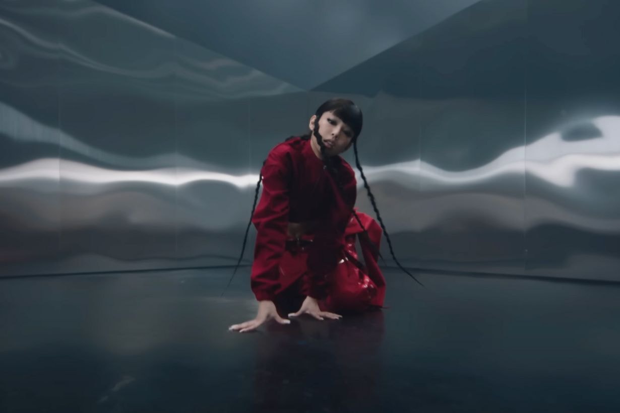 準備好洗版社群：帥氣 Jennie 回歸，終於等到〈like JENNIE〉新歌 MV 發表！ - POPBEE