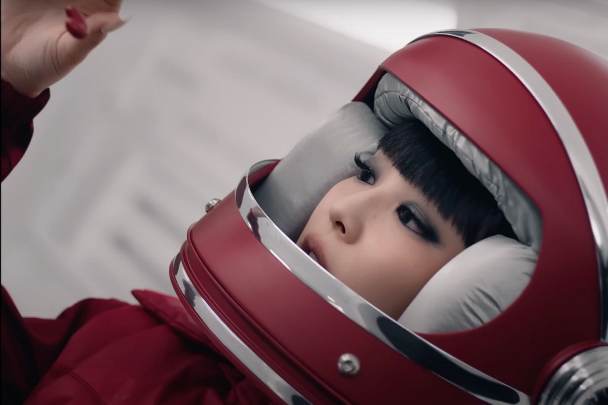 準備好洗版社群：帥氣 Jennie 回歸，終於等到〈like JENNIE〉新歌 MV 發表！ - POPBEE