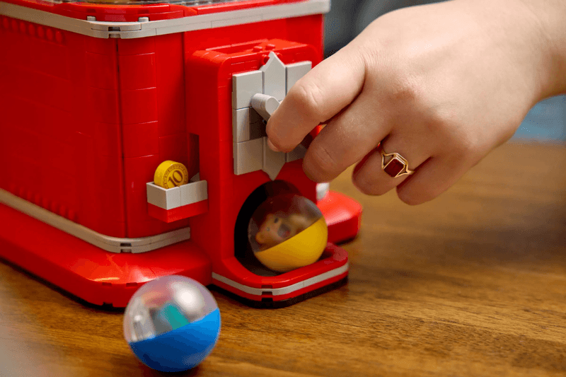 擁有自己的一台扭蛋機也太夢幻：LEGO 這款新設計，真的能扭出樂高人偶！ - POPBEE