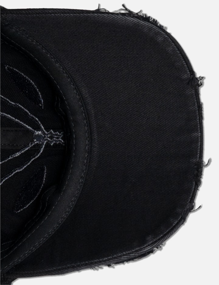 Perks and Mini Alien Kiss Winged Baseball Cap - ダメージ加工ブラックキャップ。大きなP.A.M刺繍と金属アジャスター付き | HBX