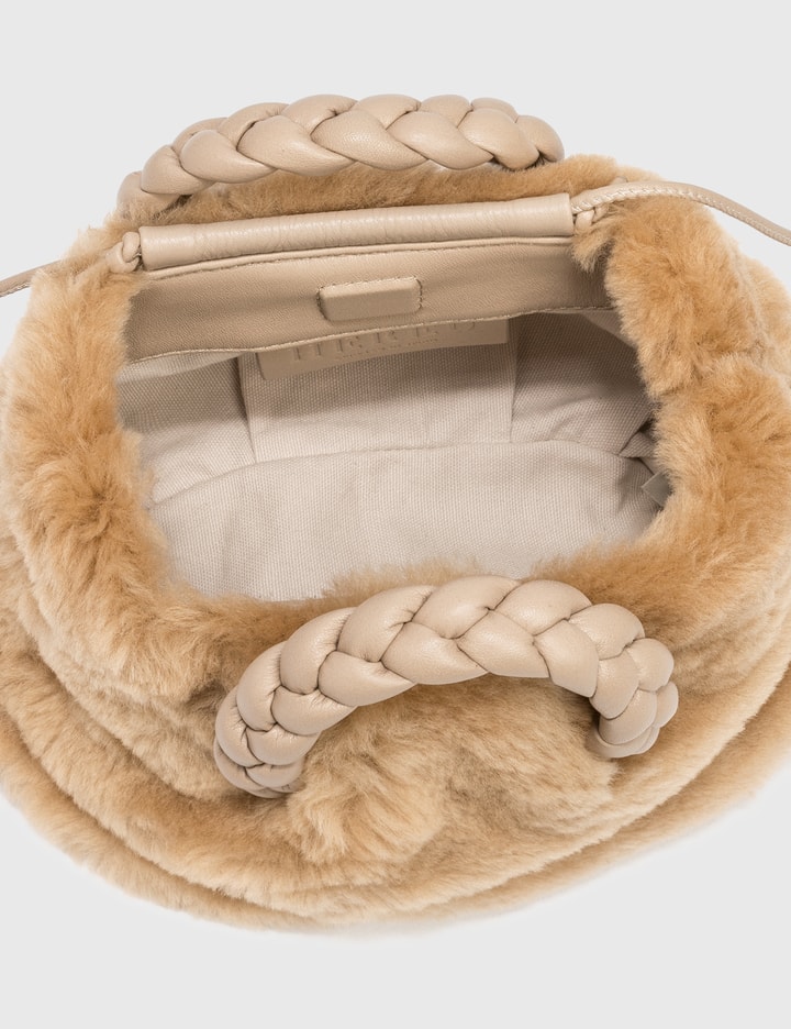 Hereu - Bombon Shearling Crossbody Bag | HBX - HYPEBEAST 為您搜羅全球潮流時尚品牌