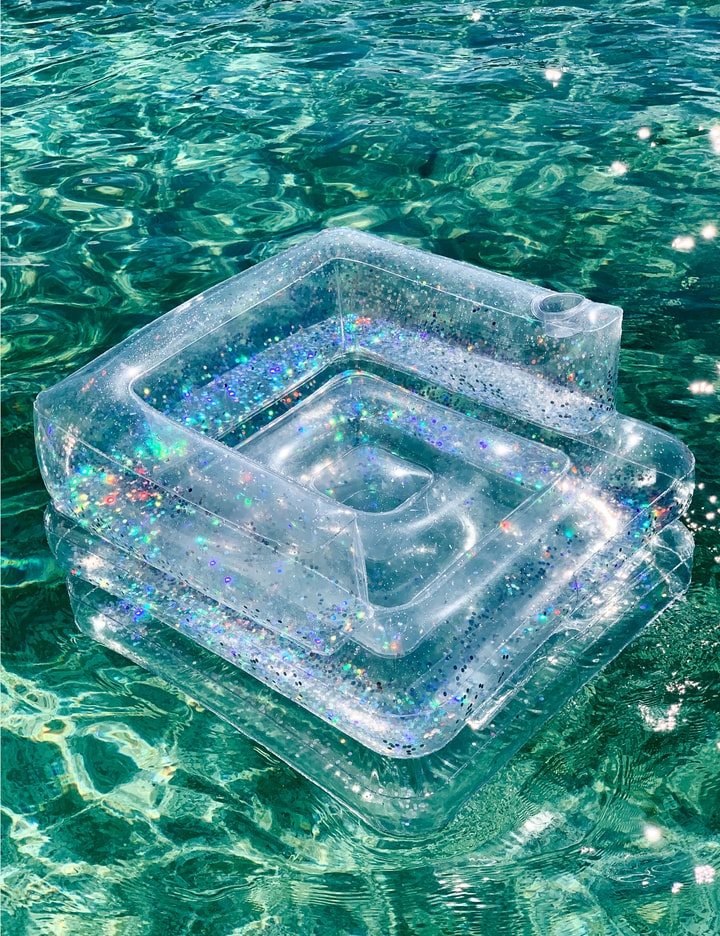 Sunnylife - Inflatable Lilo Chair – Glitter | HBX - HYPEBEAST 為您搜羅全球潮流時尚品牌