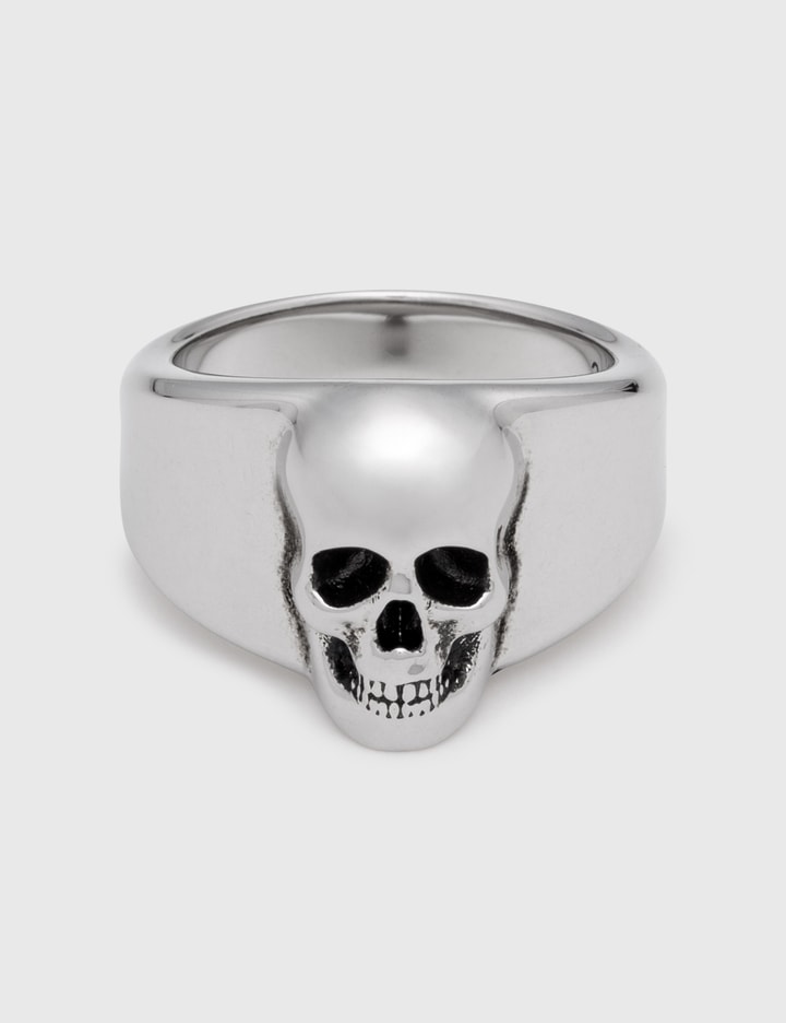 Alexander McQueen - Skull Signet Ring | HBX - HYPEBEAST 為您搜羅全球潮流時尚品牌