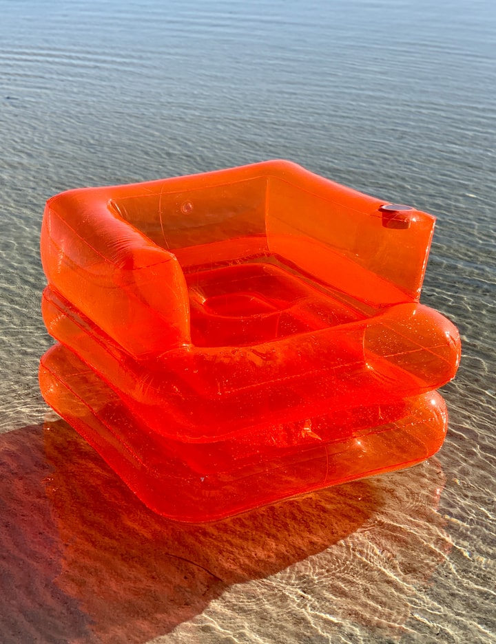 Sunnylife - Inflatable Lilo Chair – Neon Pomelo | HBX - HYPEBEAST 為您搜羅 ...