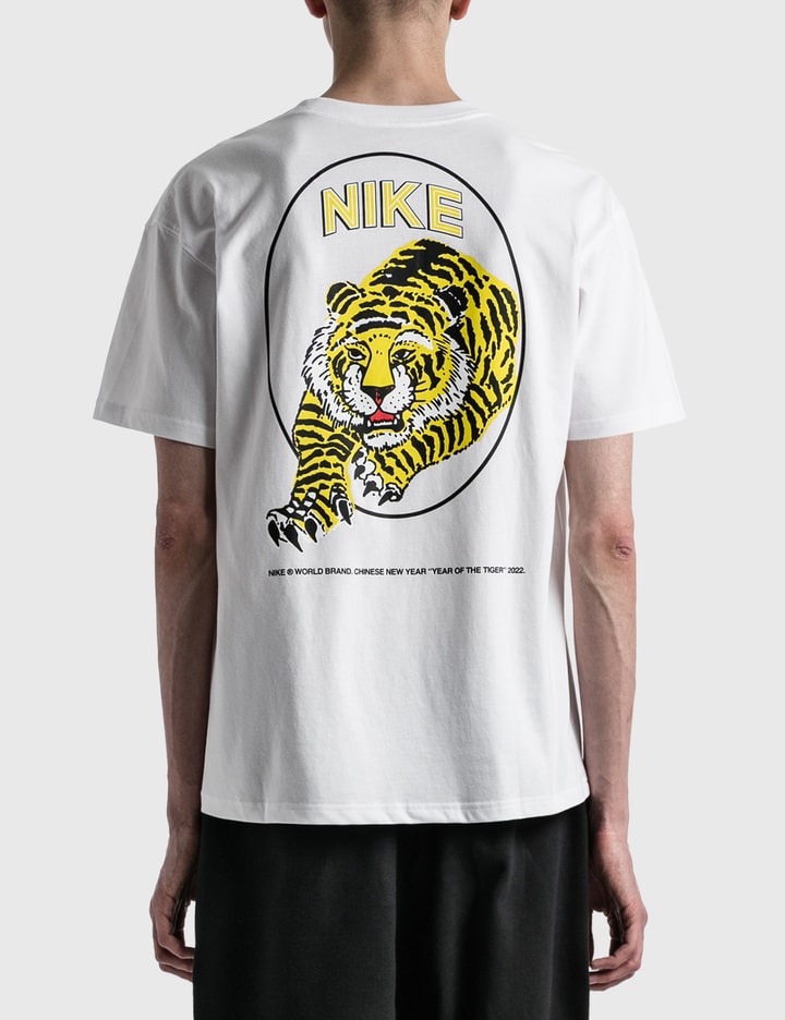 Nike - Nike Short Sleeve Tiger-T-shirt | HBX - HYPEBEAST 為您搜羅全球潮流時尚品牌