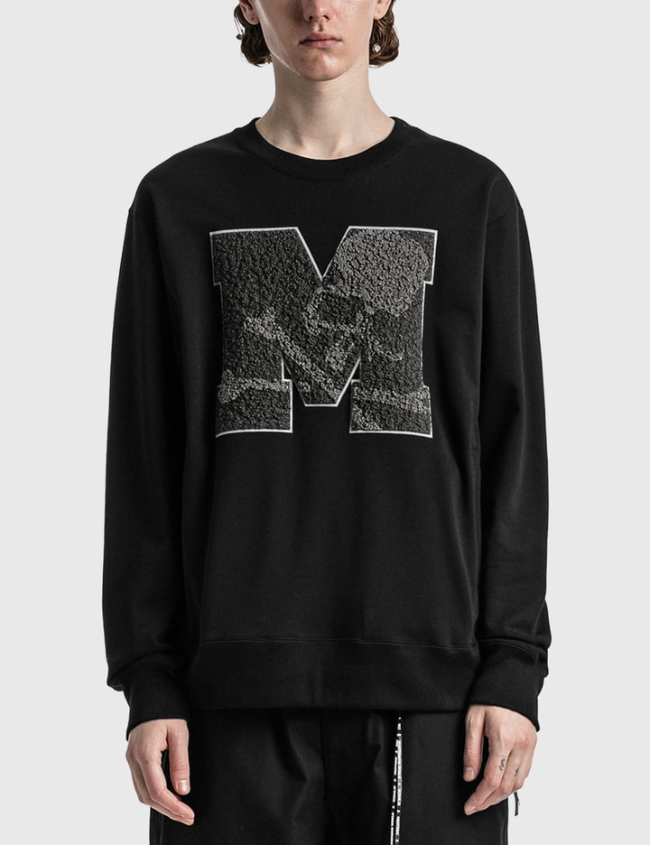Mastermind World - Big M Crewneck Sweatshirt | HBX - HYPEBEAST 為您搜羅全球潮流時尚品牌
