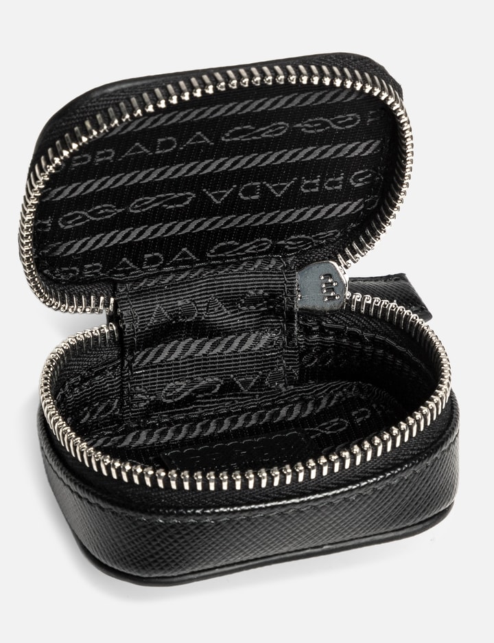 Prada - SAFFIANO AIRPOD CASE | HBX - HYPEBEAST 為您搜羅全球潮流時尚品牌
