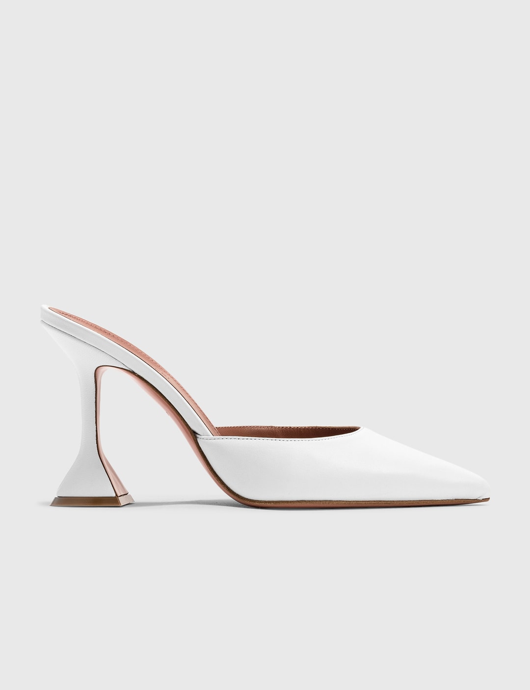 Amina Muaddi - Nappa Fiona Mule | HBX - HYPEBEAST 為您搜羅全球潮流時尚品牌