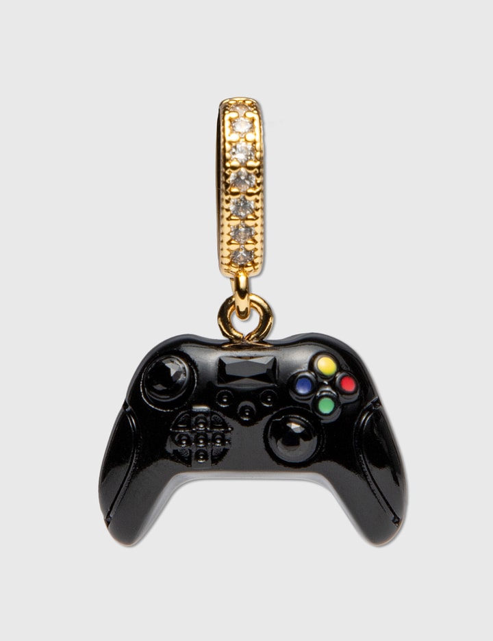 Crystal Haze - THE GAMER PAVE PENDANT | HBX - HYPEBEAST 為您搜羅全球潮流時尚品牌