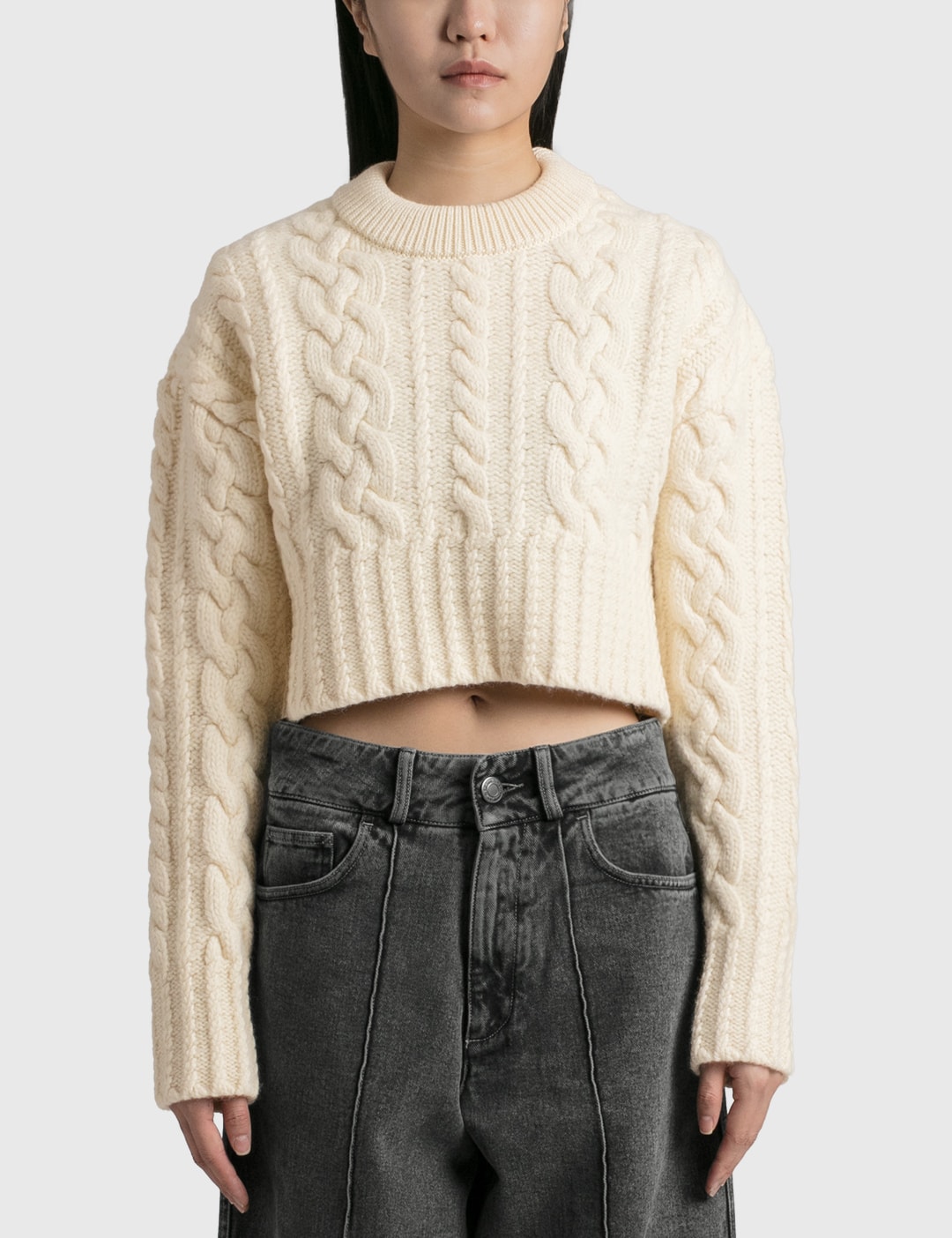 Ami - CABLE KNIT CROPPED SWEATER | HBX