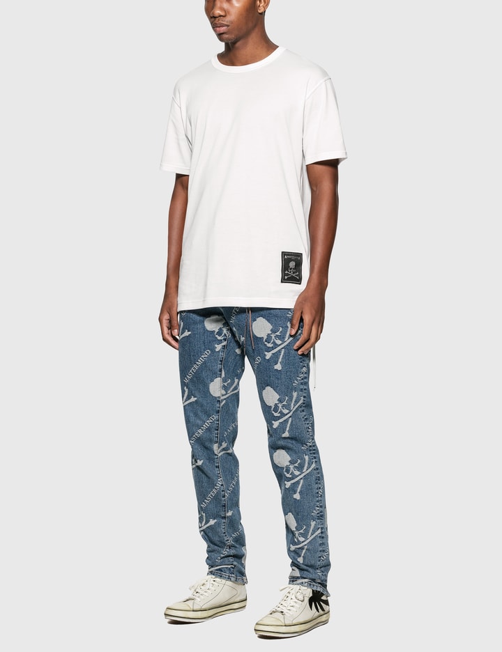 Mastermind World - Label T-Shirt | HBX - HYPEBEAST 為您搜羅全球潮流時尚品牌