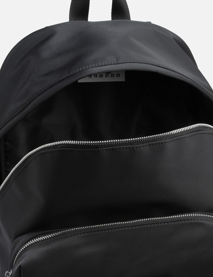 エムエムシックス メゾン マルジェラ - Nylon Three Pockets Backpack | HBX - ハイプビースト(Hypebeast)が厳選したグローバルファッション&ライフスタイル