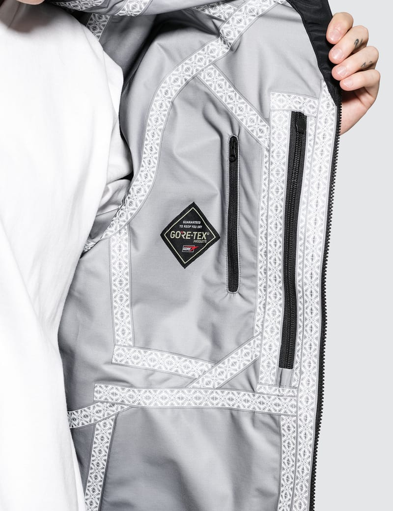 White Mountaineering - Gore-tex Mountain Parka | HBX White Mountaineering - Gore-tex Mountain Parka | HBX