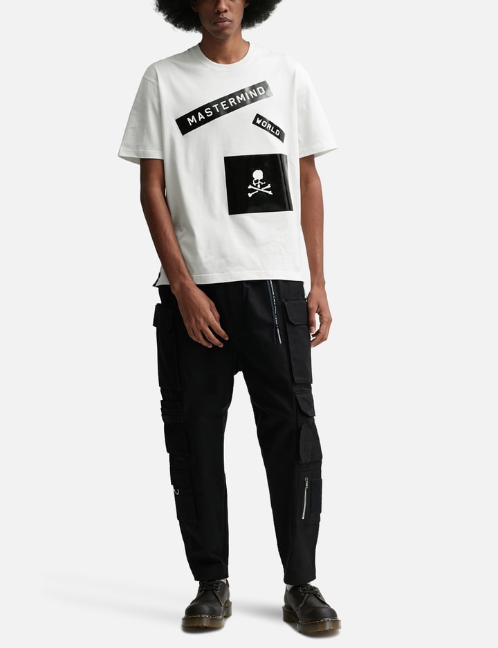 Mastermind World - Label T-Shirt | HBX - HYPEBEAST 為您搜羅全球潮流時尚品牌