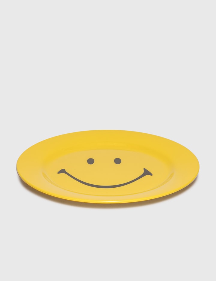 Market - Smiley® Plate 4 Piece Set | HBX - HYPEBEAST 為您搜羅全球潮流時尚品牌