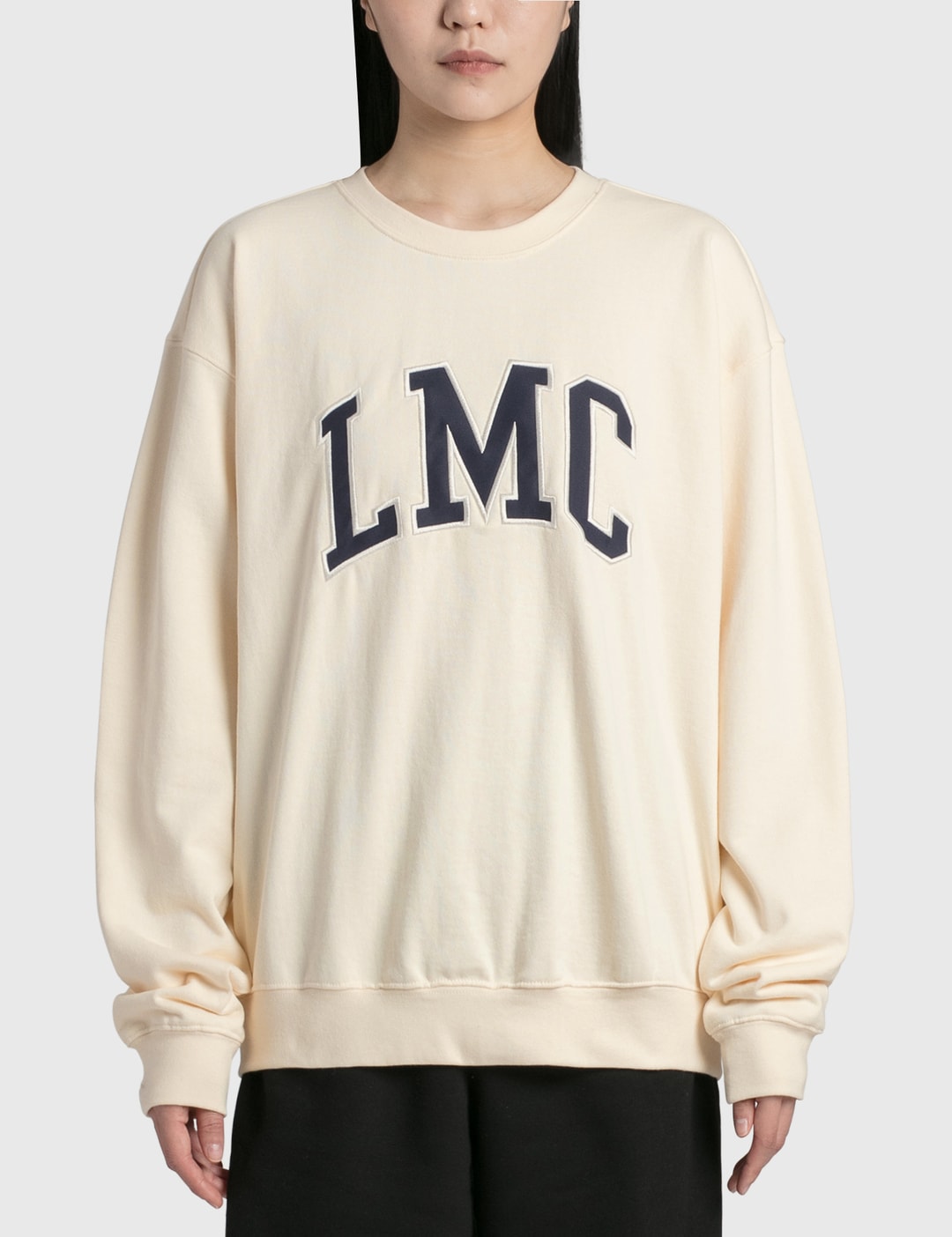 LMC - LMC Applique Arch OG Sweatshirt | HBX - HYPEBEAST 為您搜羅全球潮流時尚品牌