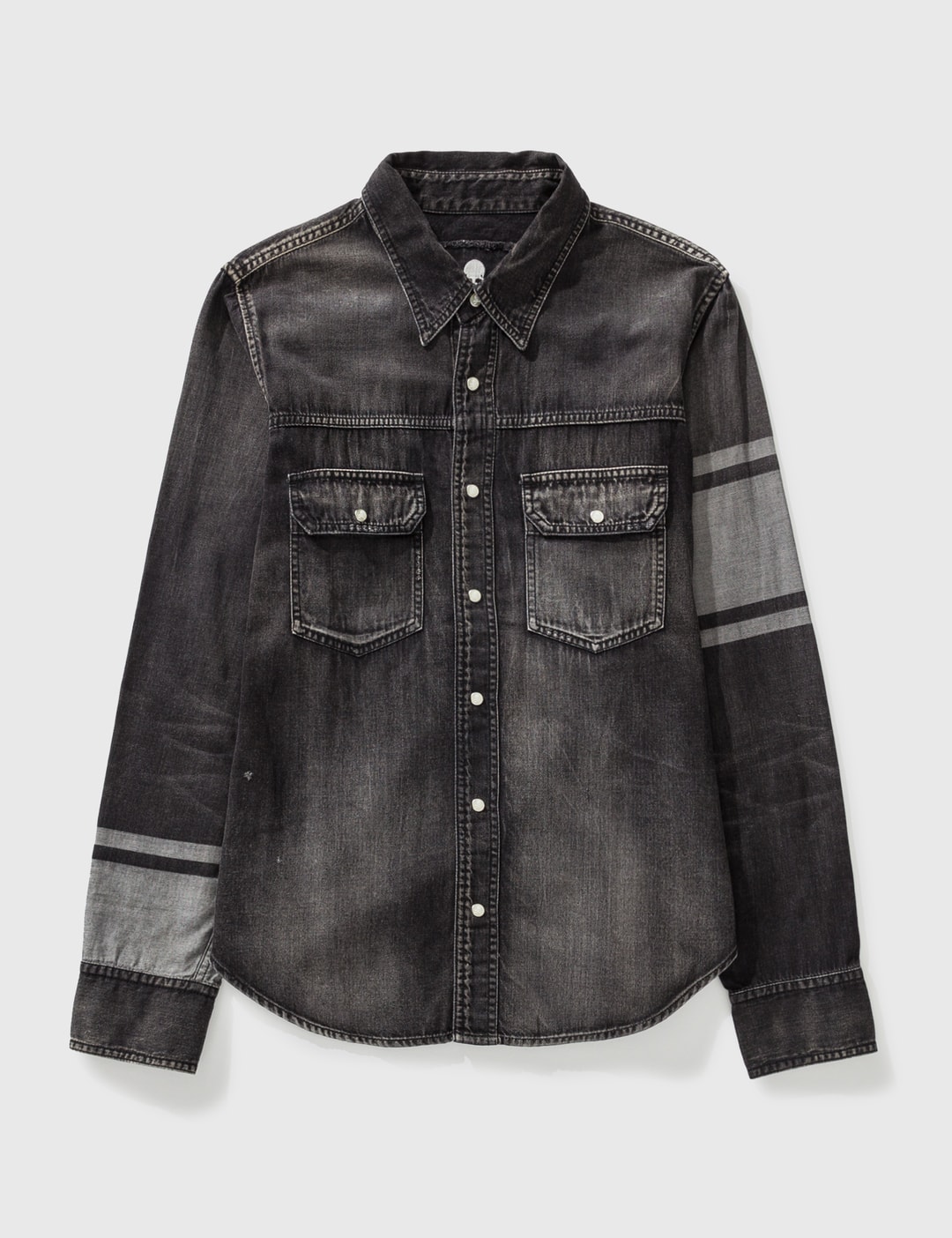 Mastermind Japan - MASTERMIND DENIM SHIRT | HBX - HYPEBEAST 為您搜羅全球潮流時尚品牌