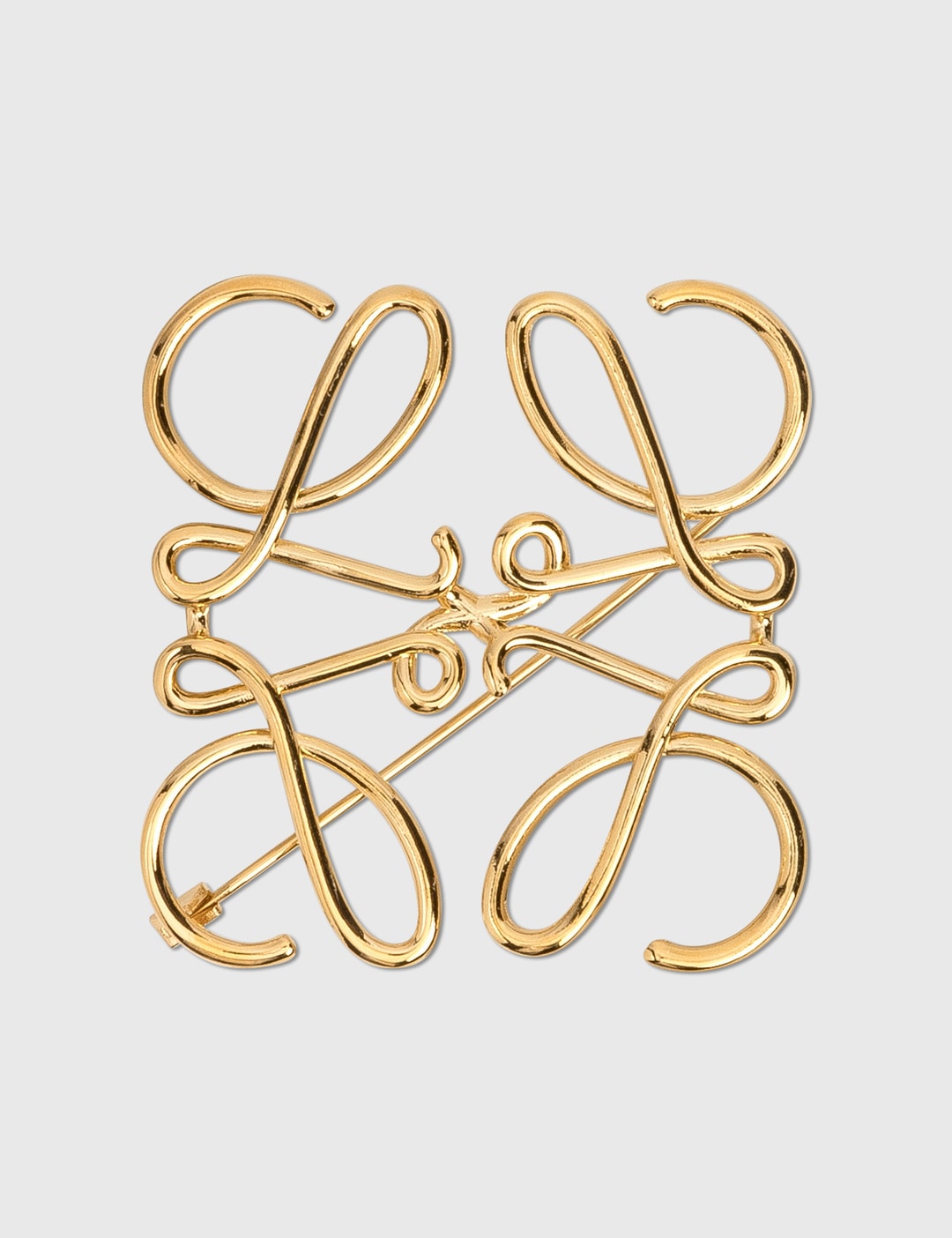 Loewe - ANAGRAM BROOCH | HBX - HYPEBEAST 為您搜羅全球潮流時尚品牌