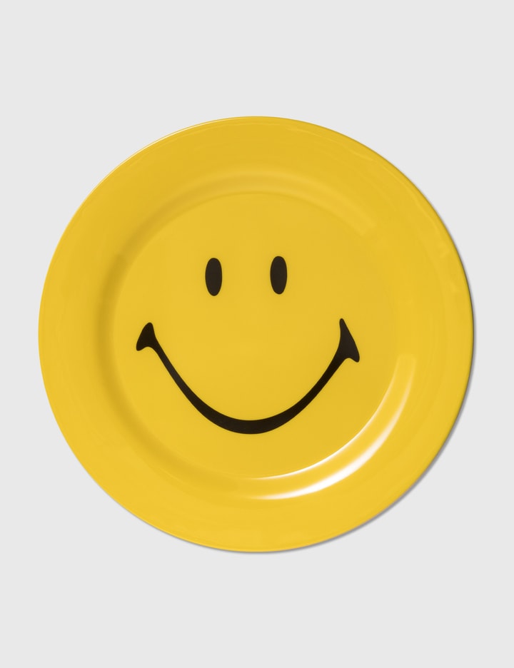 Market - Smiley® Plate 4 Piece Set | HBX - HYPEBEAST 為您搜羅全球潮流時尚品牌
