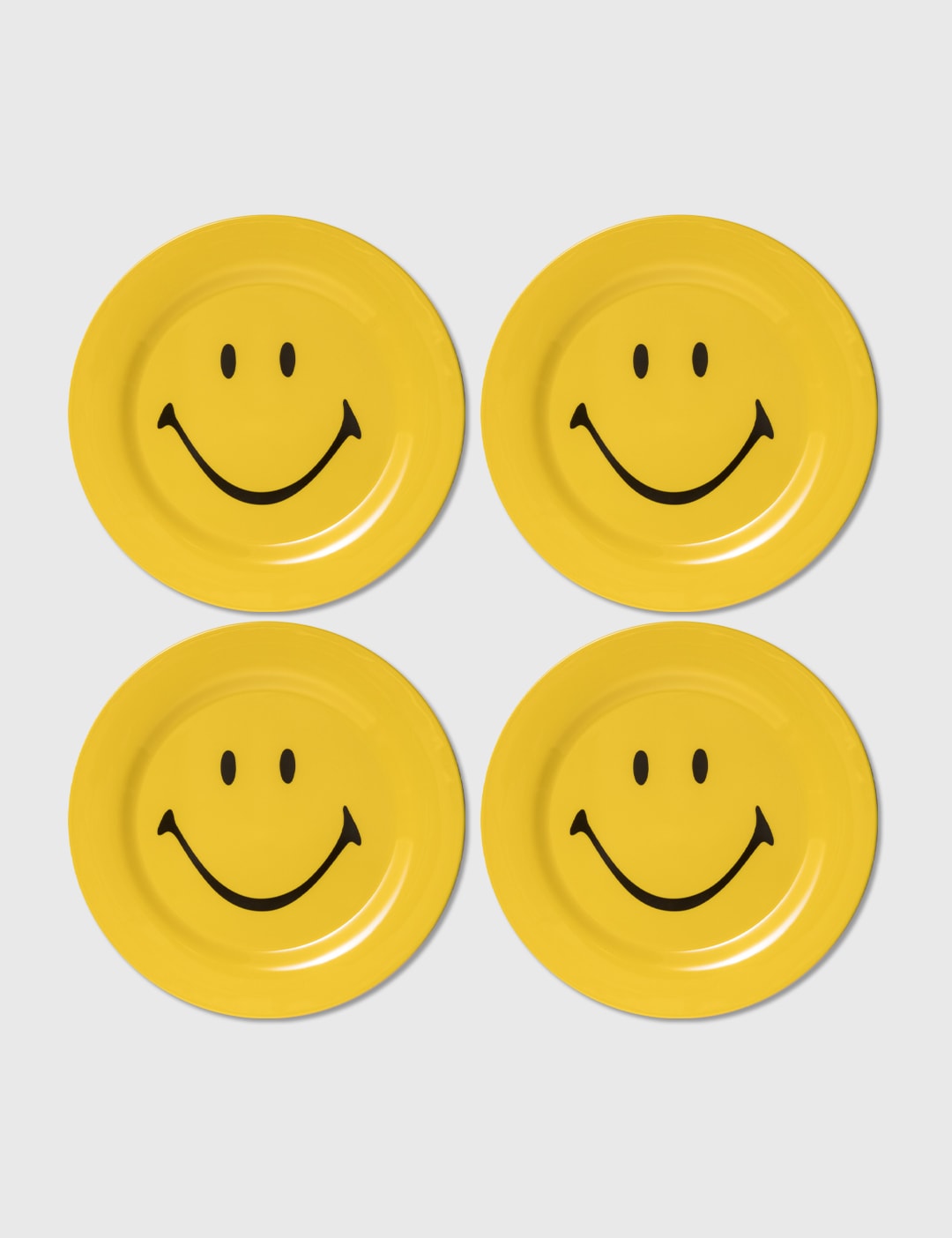 Market - Smiley® Plate 4 Piece Set | HBX - HYPEBEAST 為您搜羅全球潮流時尚品牌