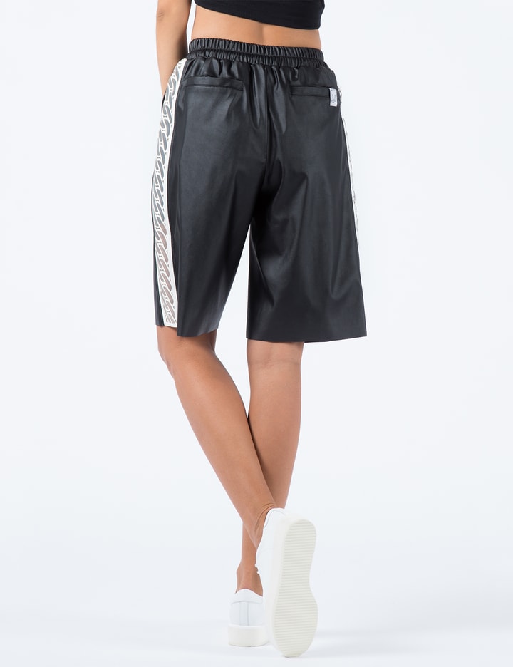 KYE - Chain Motif Laser Cutting Sweat Shorts | HBX - HYPEBEAST 為您搜羅全球潮流時尚品牌